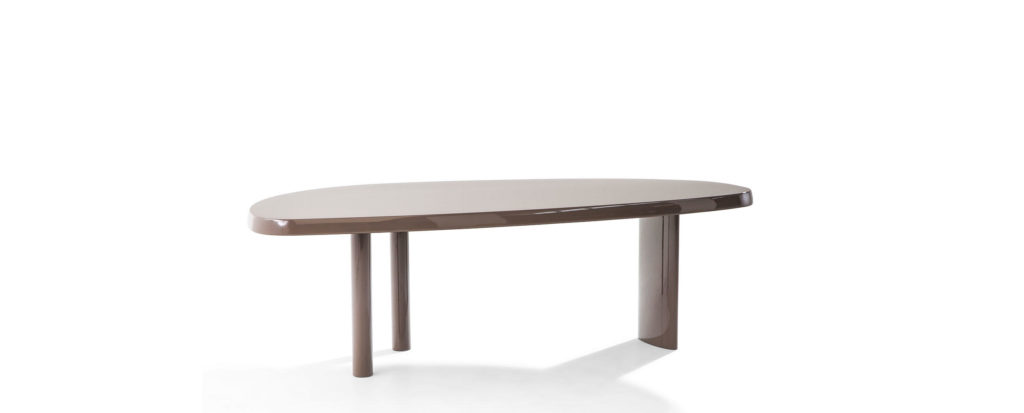 Table / 525 Table En Forme Libere – Cassina | Takuya Fujita