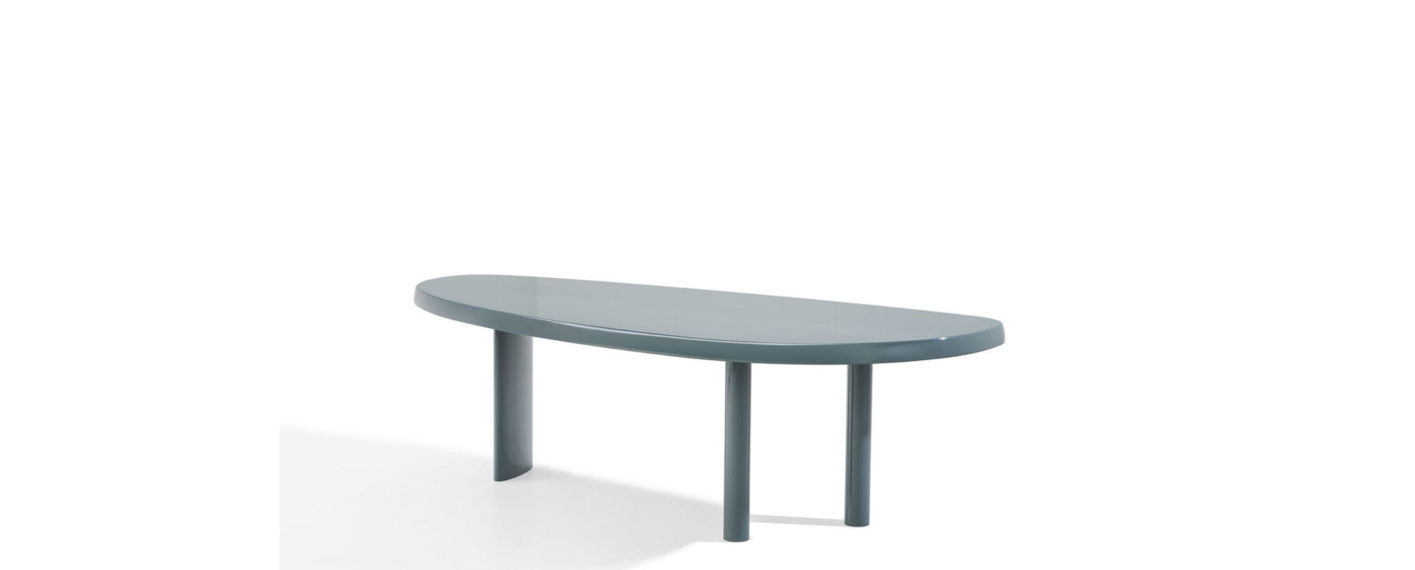 Table / 525 Table En Forme Libere – Cassina | Takuya Fujita