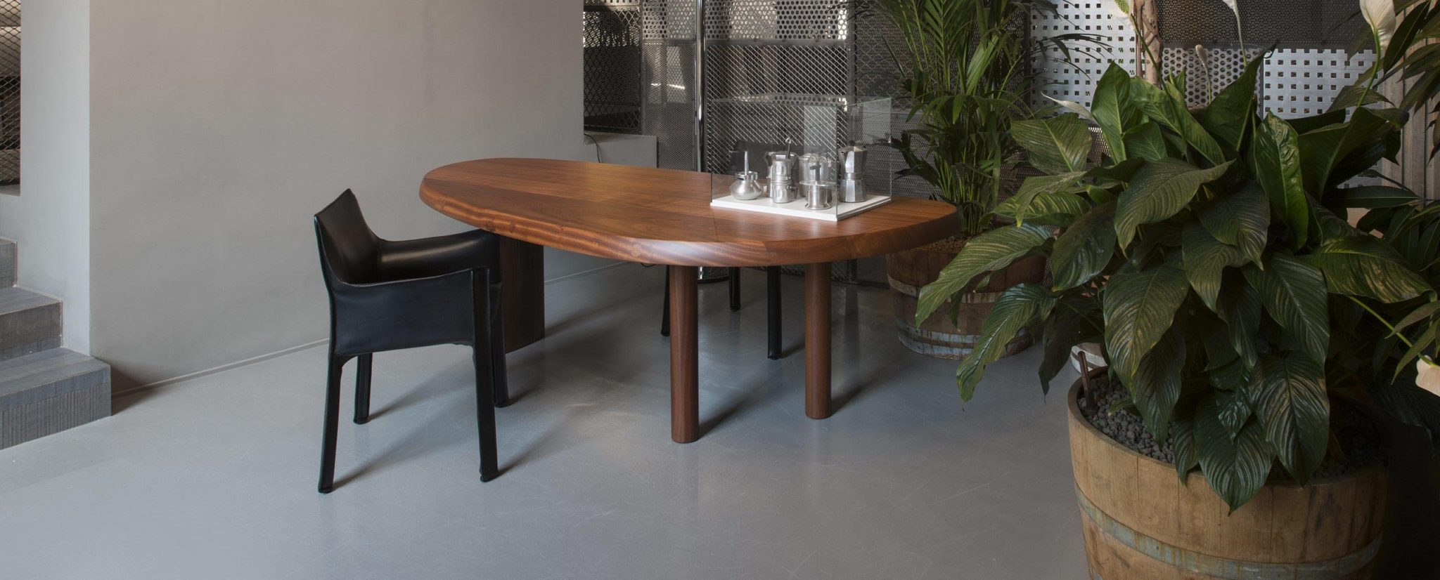 Table / 525 Table En Forme Libere – Cassina | Takuya Fujita